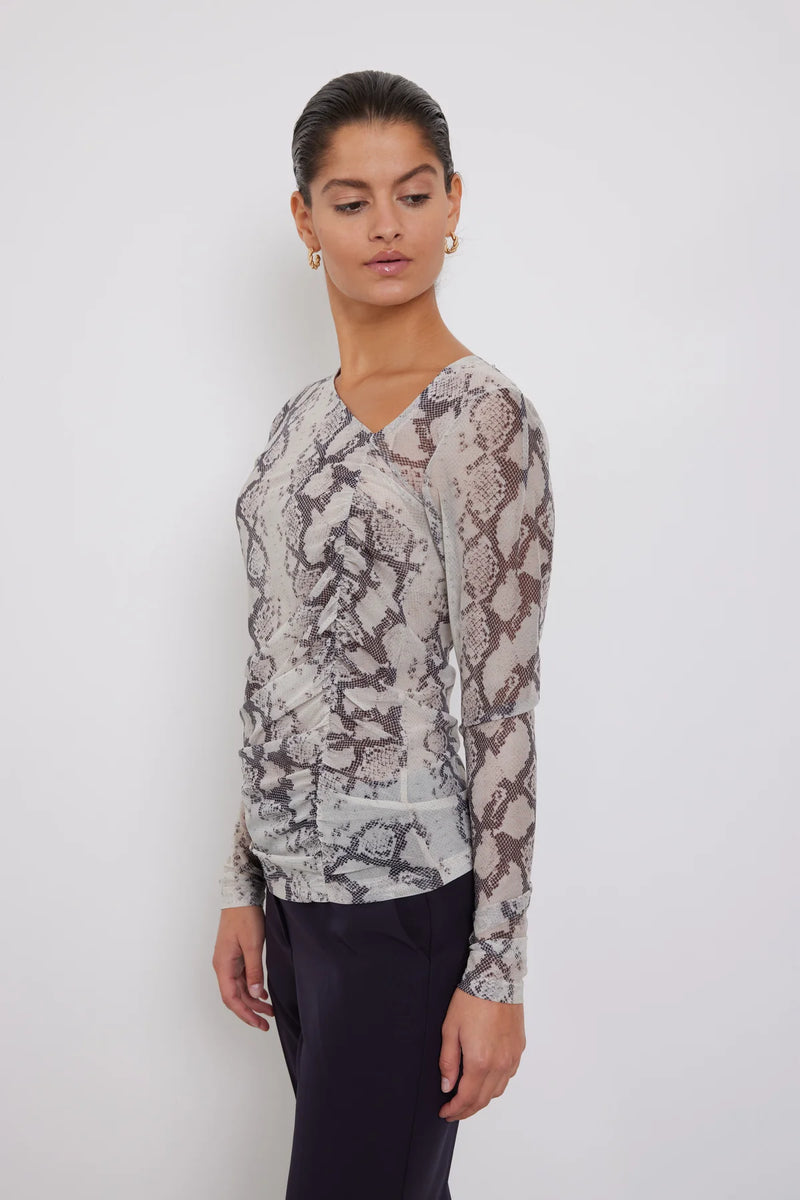 PhloxBBAstras blouse - Light snake print – Salka Verslun